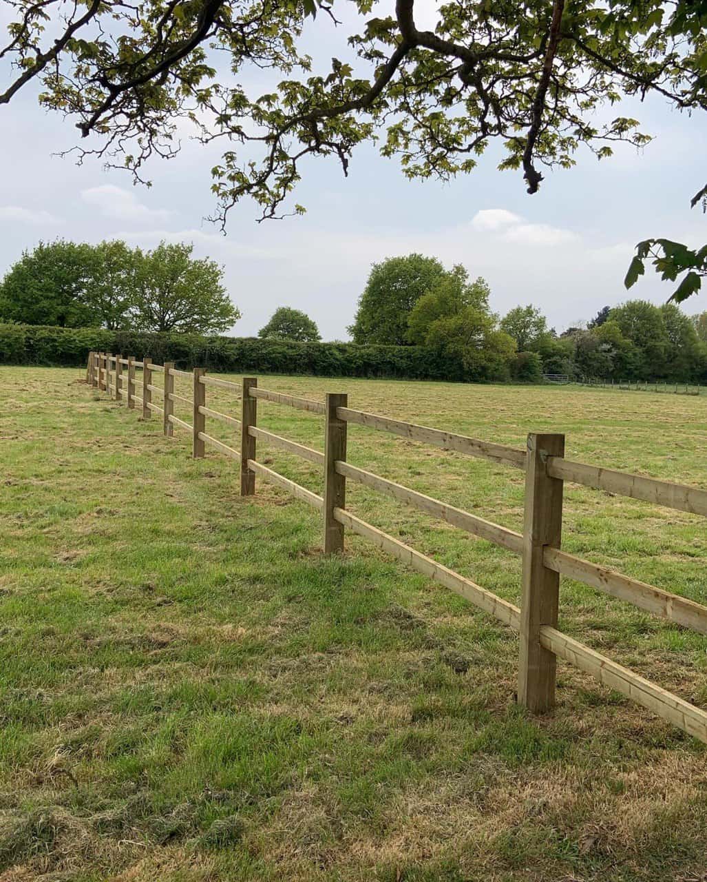 10 Features That Make a Custom Fence Stand Out - Fast Fix Fencing Oxted